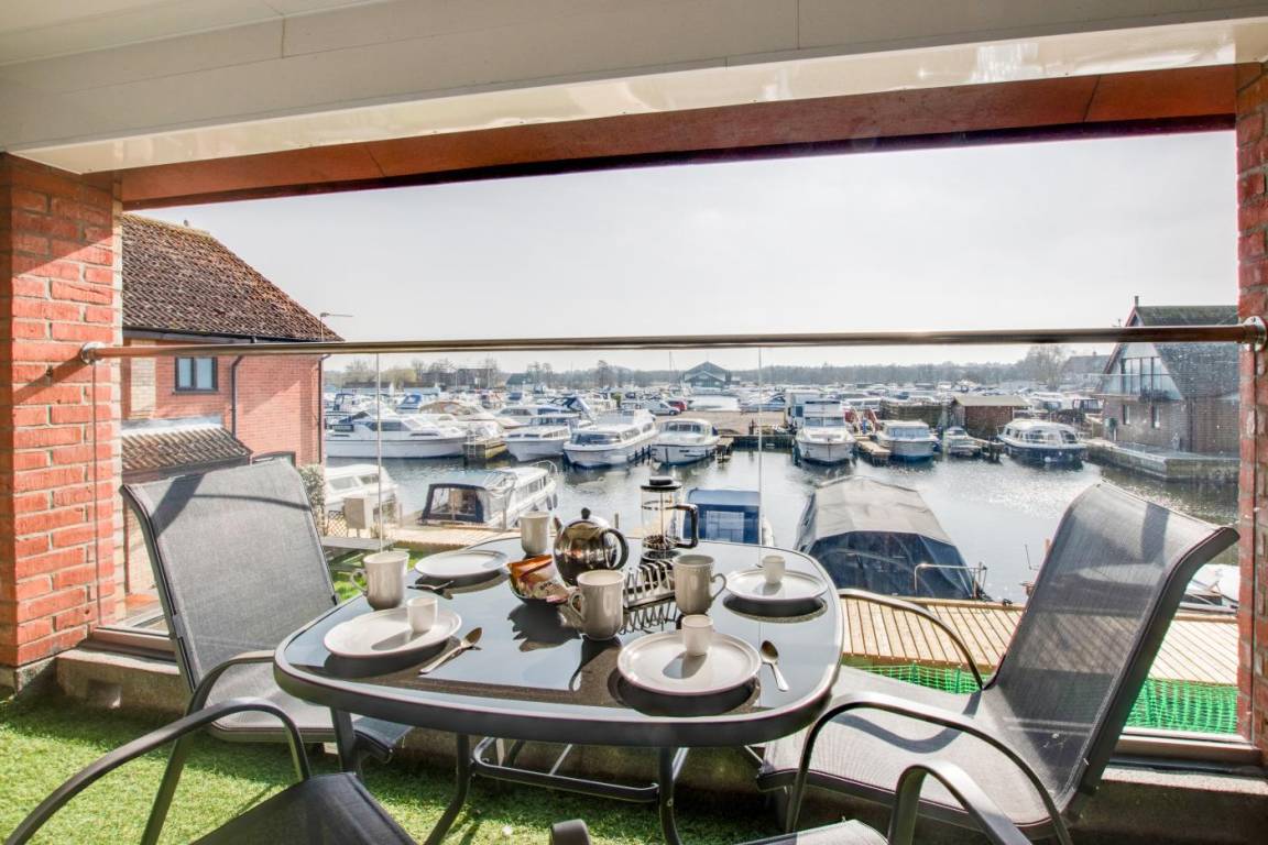 Apartment ∙ 2 Bedrooms ∙ 4 Guests - Wroxham