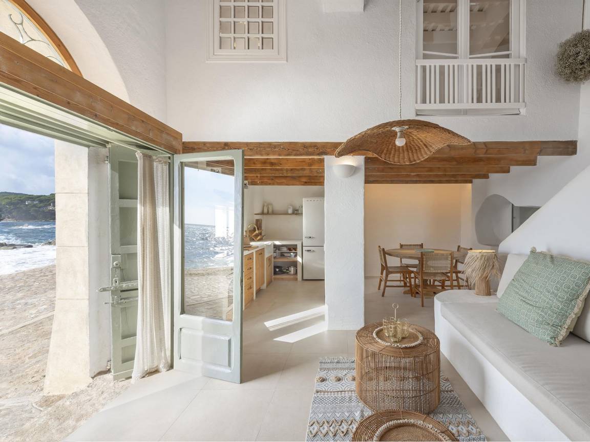 120 M² Villa ∙ 5 Bedrooms ∙ 7 Guests - Tamariu