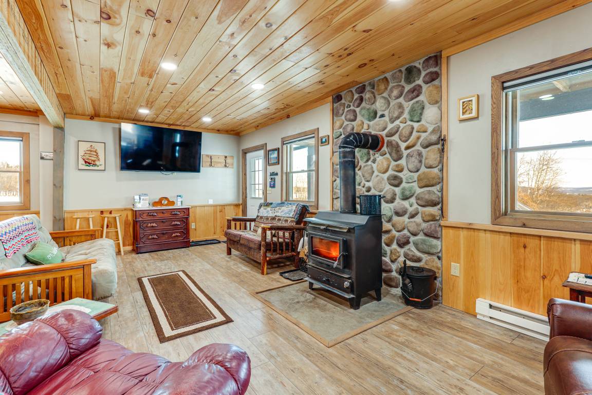 173 M² House ∙ 2 Bedrooms ∙ 8 Guests - Penn Yan, NY