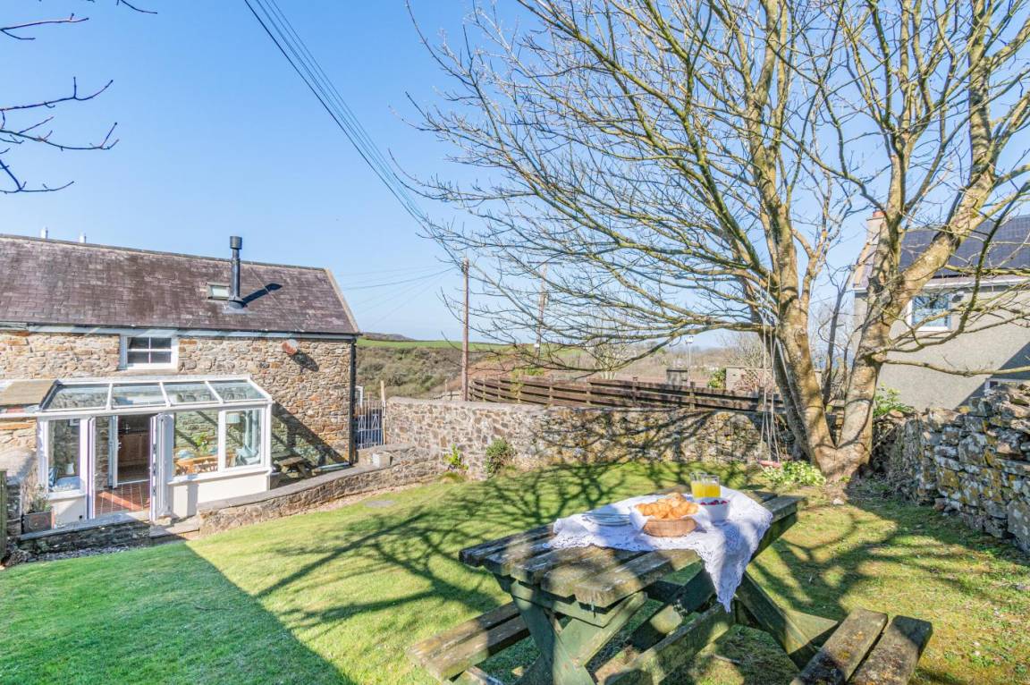 Cottage ∙ 2 Bedrooms ∙ 4 Guests - Little Haven