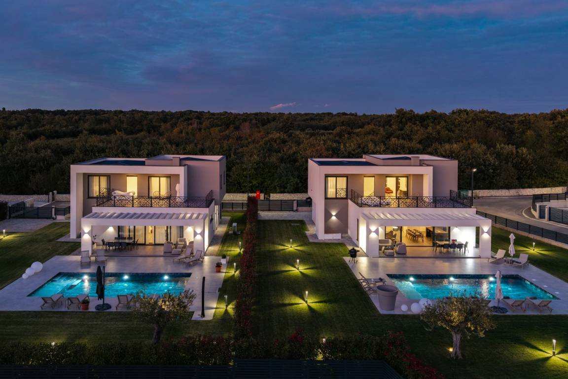 660 M² Villa ∙ 8 Bedrooms ∙ 18 Guests - Fažana