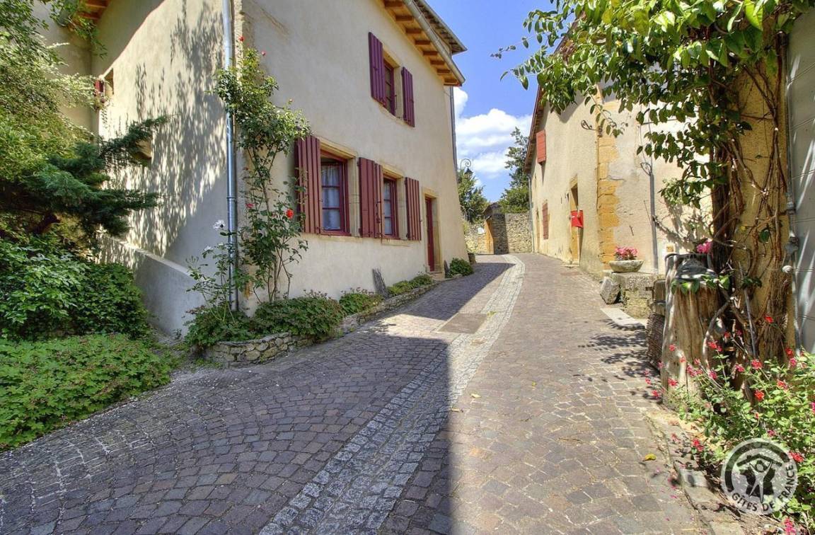 140 M² Gîte ∙ 3 Chambres ∙ 6 Personnes - Tarare