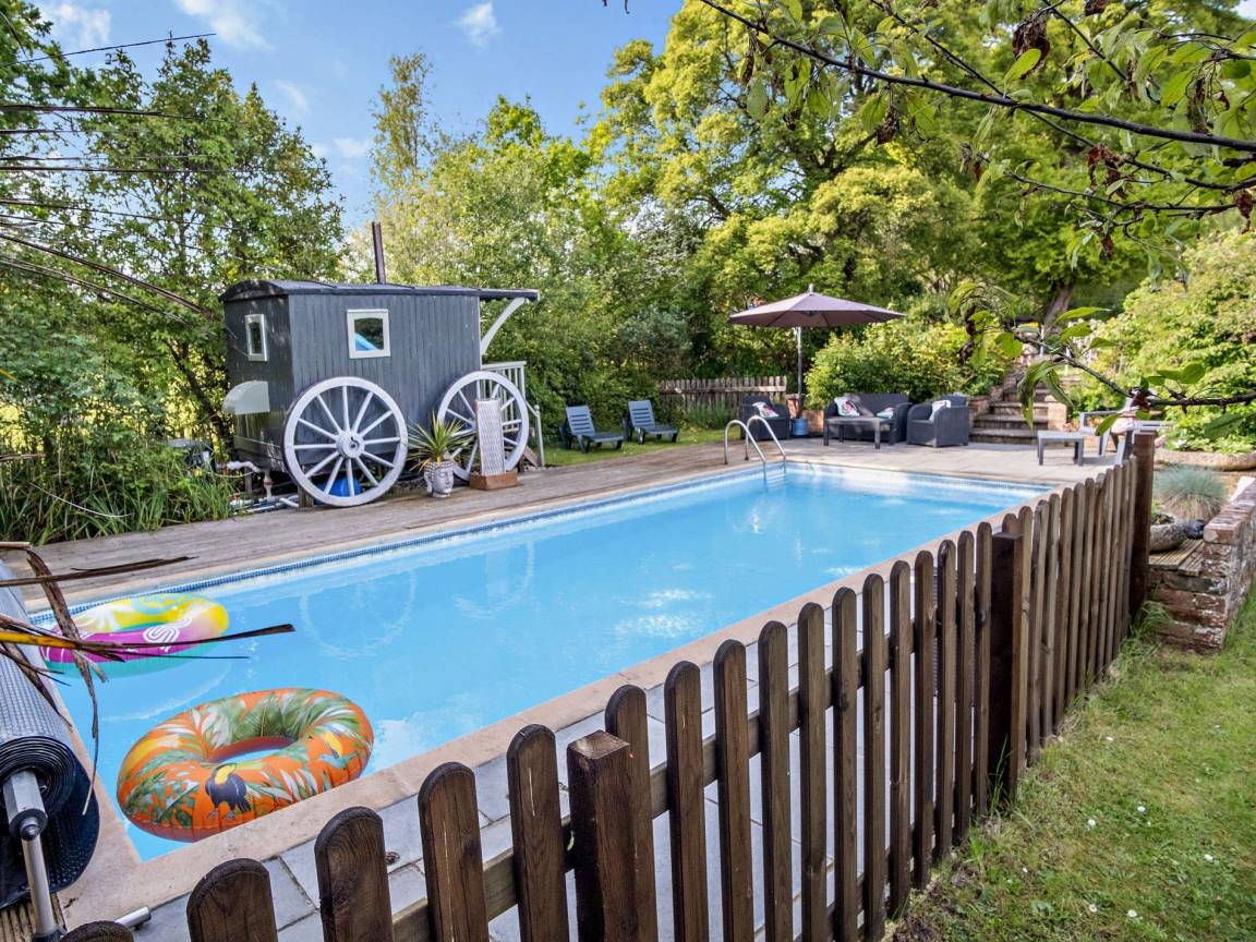 Cottage ∙ 2 Bedrooms ∙ 4 Guests - Fareham