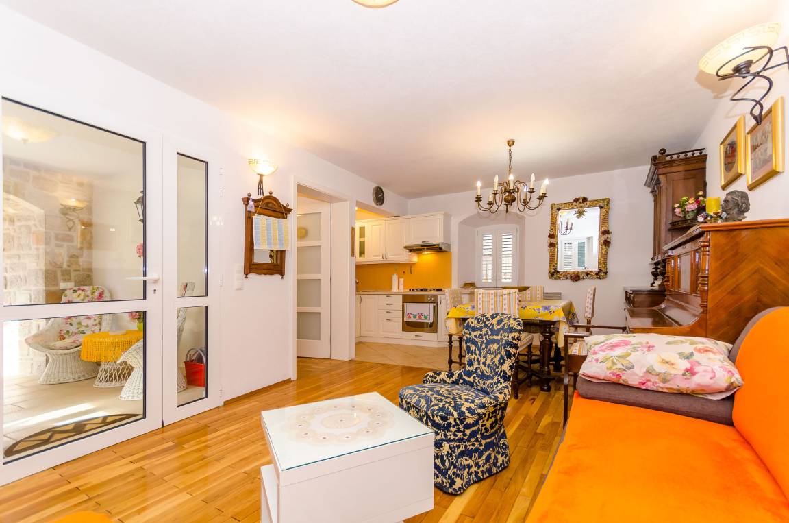 90 M² Ferienhaus ∙ 2 Schlafzimmer ∙ 4 Gäste - Jelsa