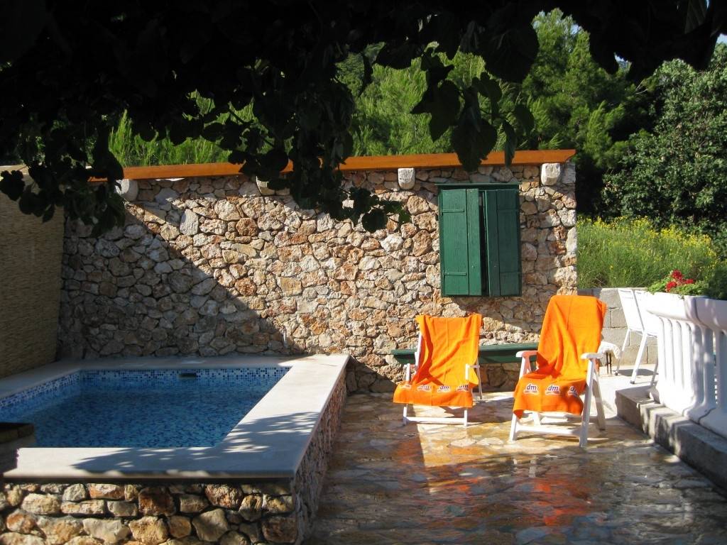 65 M² House ∙ 2 Bedrooms ∙ 4 Guests - Bol