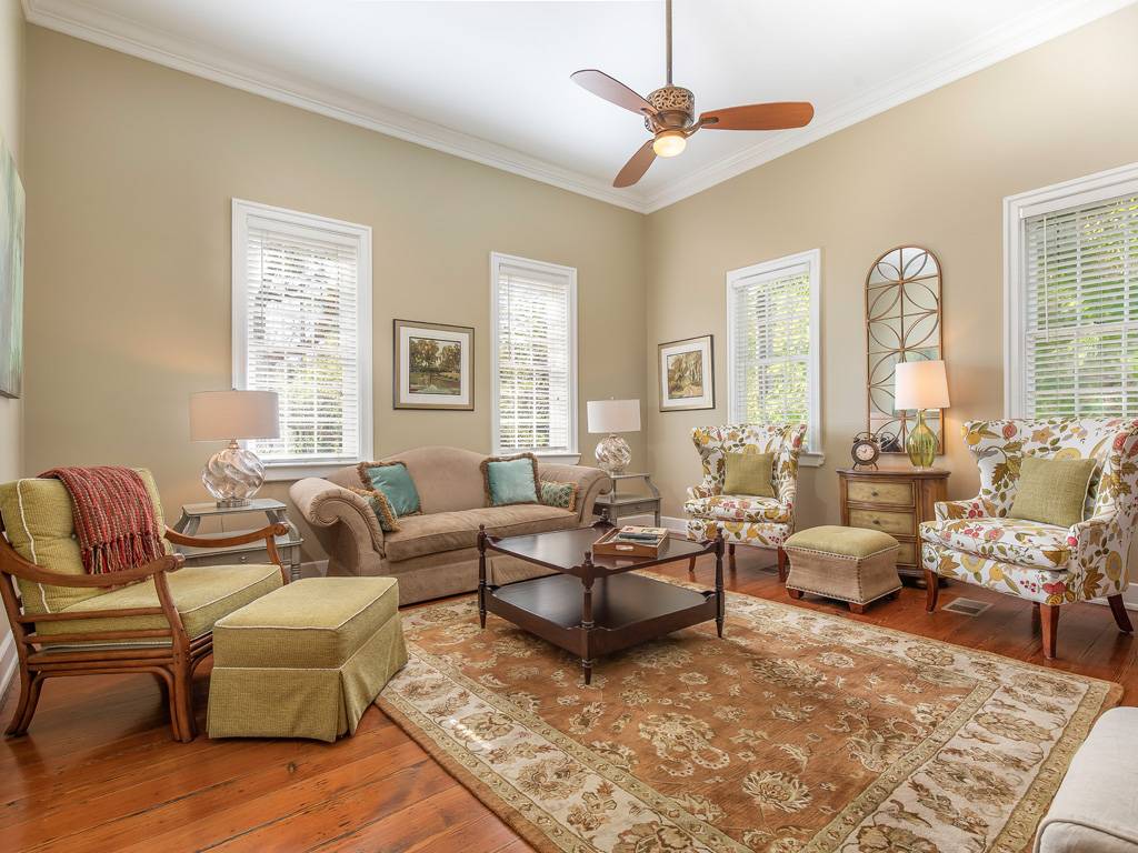 111 M² Condo ∙ 2 Bedrooms ∙ 4 Guests - Savannah, GA