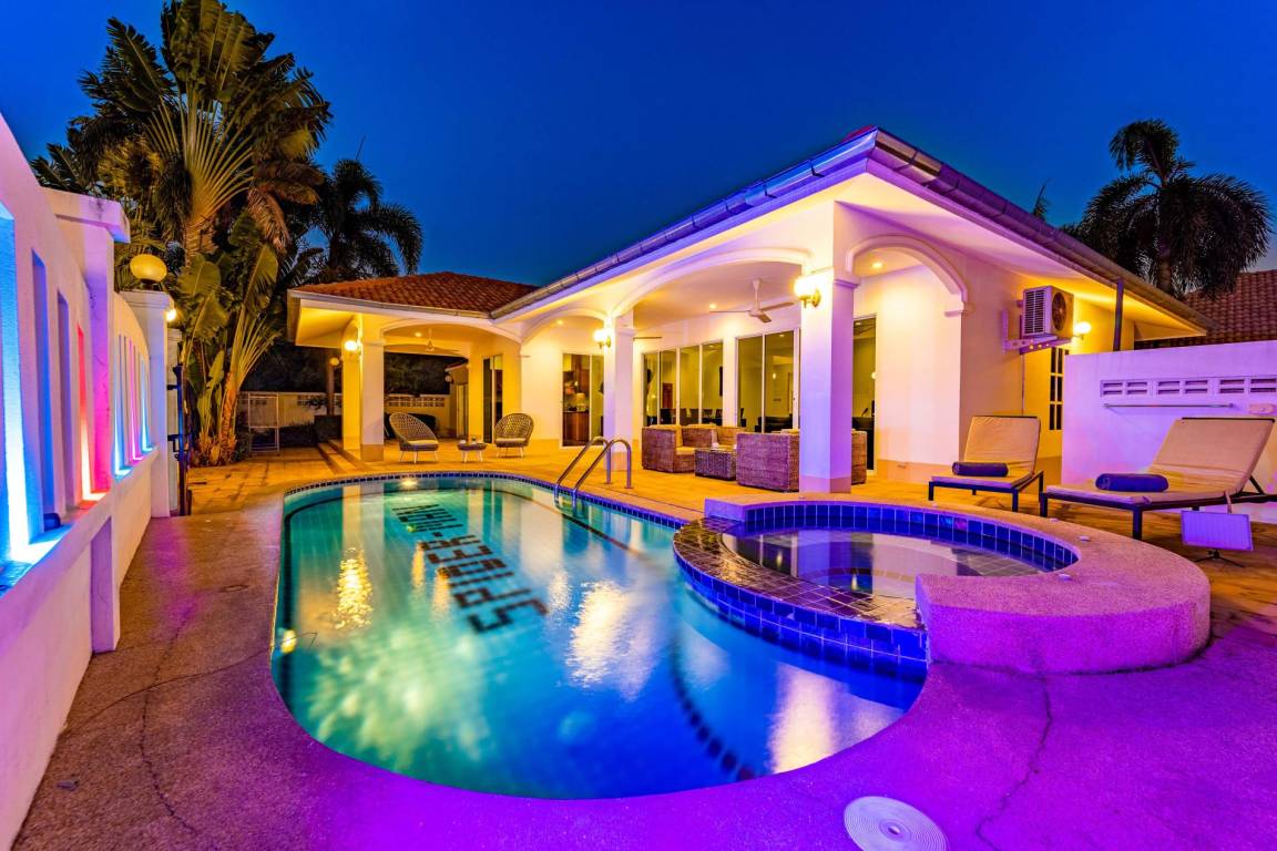 190 M² Villa ∙ 4 Chambres ∙ 8 Personnes - Hua Hin