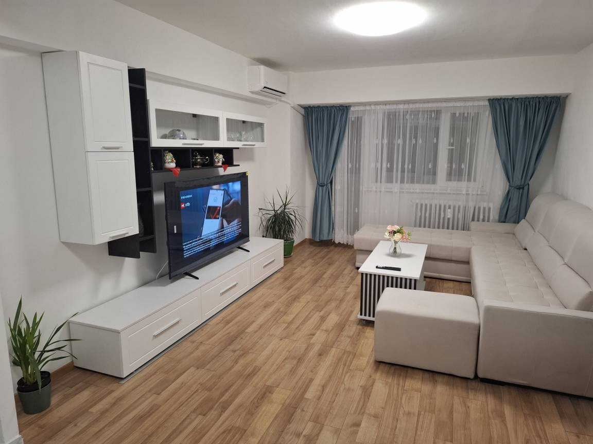 80 M² Appartement ∙ 3 Chambres ∙ 5 Personnes - Bucarest