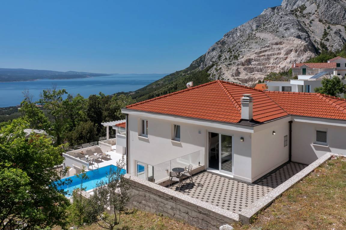 450 M² Villa ∙ 5 Makuuhuonetta ∙ 10 Vierasta - Baška Voda