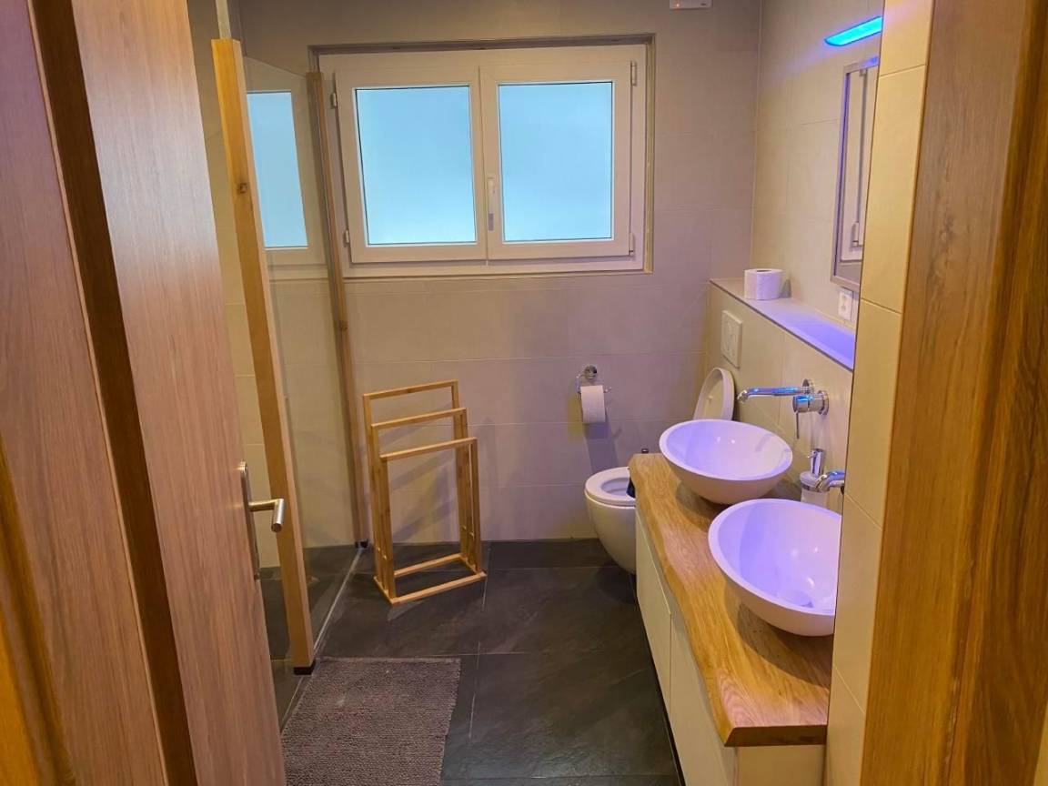 145 M² Apartment ∙ 4 Bedrooms ∙ 10 Guests - Brienz