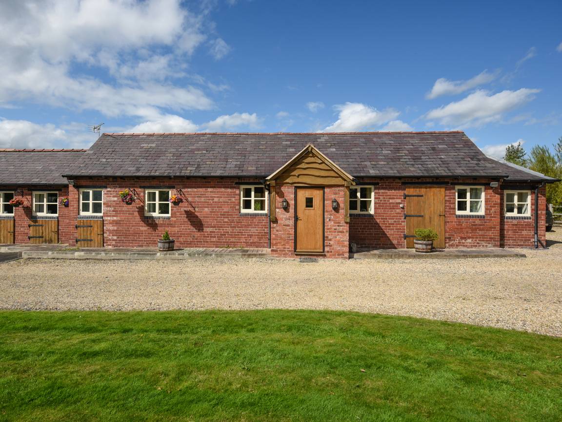 Cottage ∙ 2 Bedrooms ∙ 4 Guests - Westbury, UK