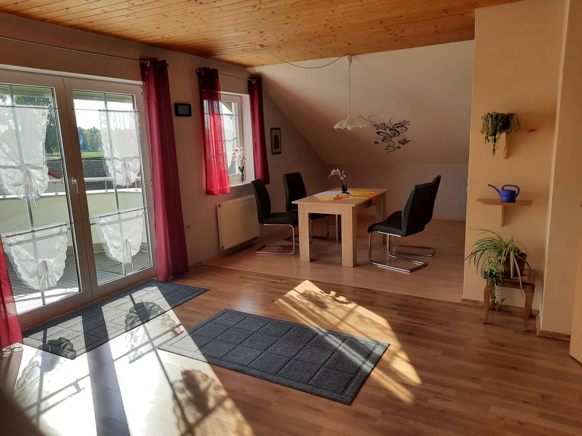 95 M² Ferienwohnung ∙ 2 Schlafzimmer ∙ 3 Gäste - Bad Waldsee