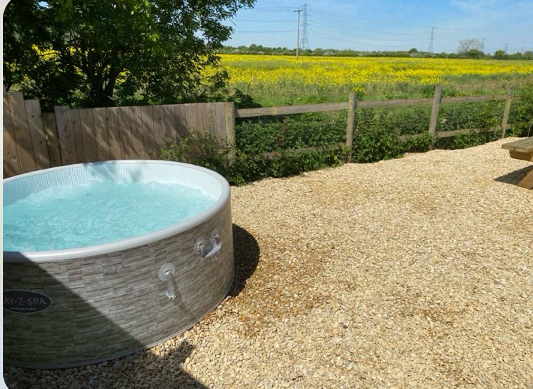 60 M² Cabin ∙ 2 Bedrooms ∙ 6 Guests - Cotswolds