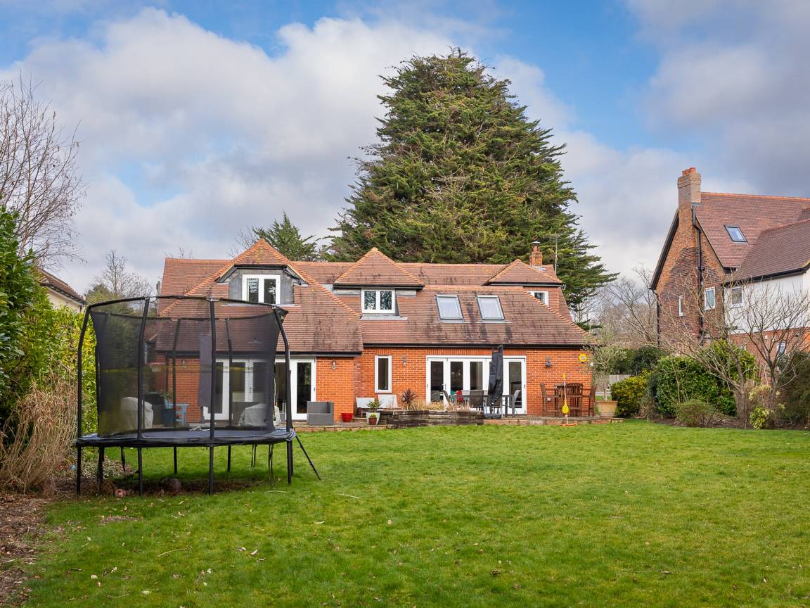 Cottage ∙ 5 Bedrooms ∙ 12 Guests - Herne Bay