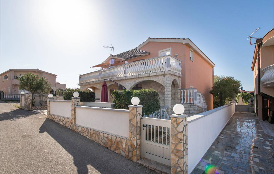 60 M² Apartment ∙ 3 Bedrooms ∙ 6 Guests - Vir