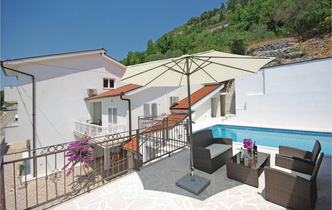 272 M² Maison De Vacances ∙ 6 Chambres ∙ 12 Personnes - Vrgorac