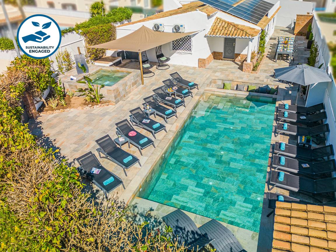 200 M² Villa ∙ 4 Bedrooms ∙ 22 Guests - Albufeira