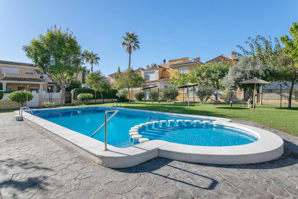 100 M² Bungalow ∙ 3 Habitaciones ∙ 5 Huéspedes - Alicante