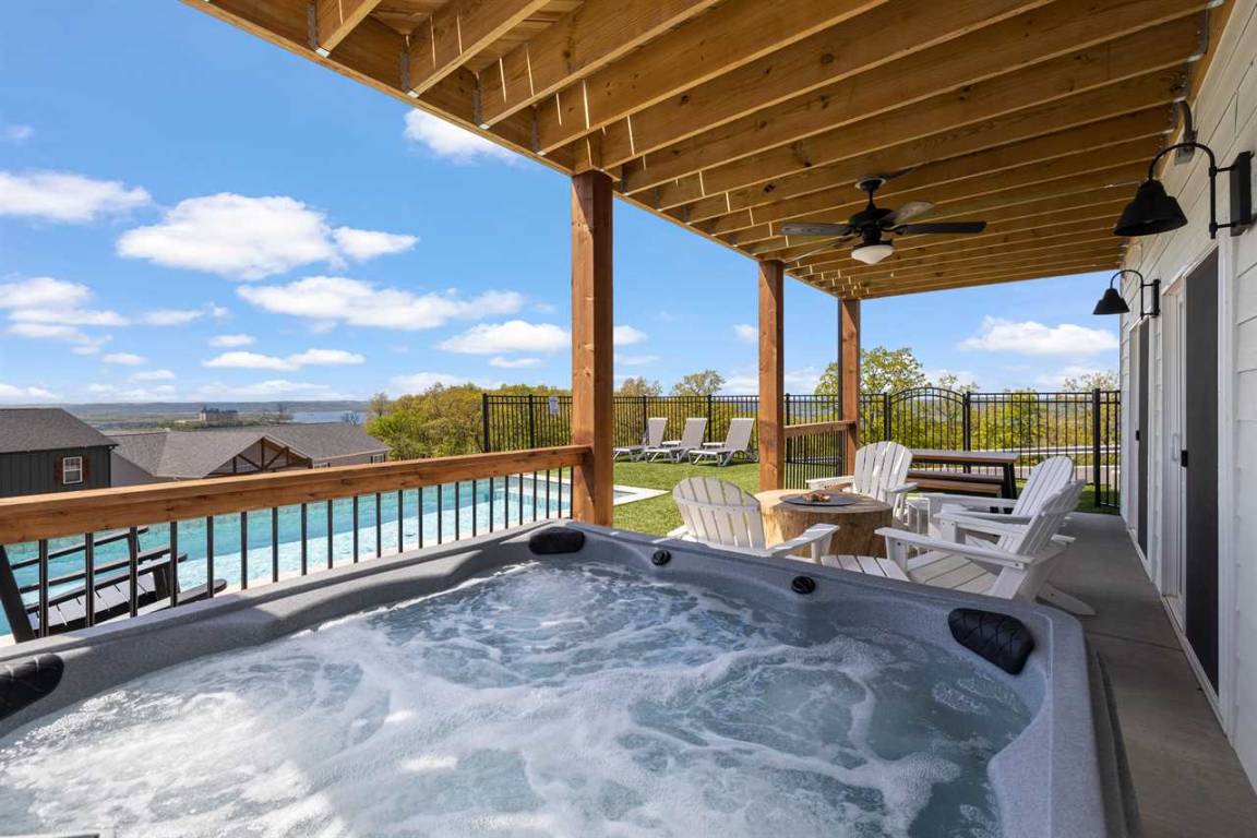 House ∙ 9 Bedrooms ∙ 23 Guests - Branson, MO