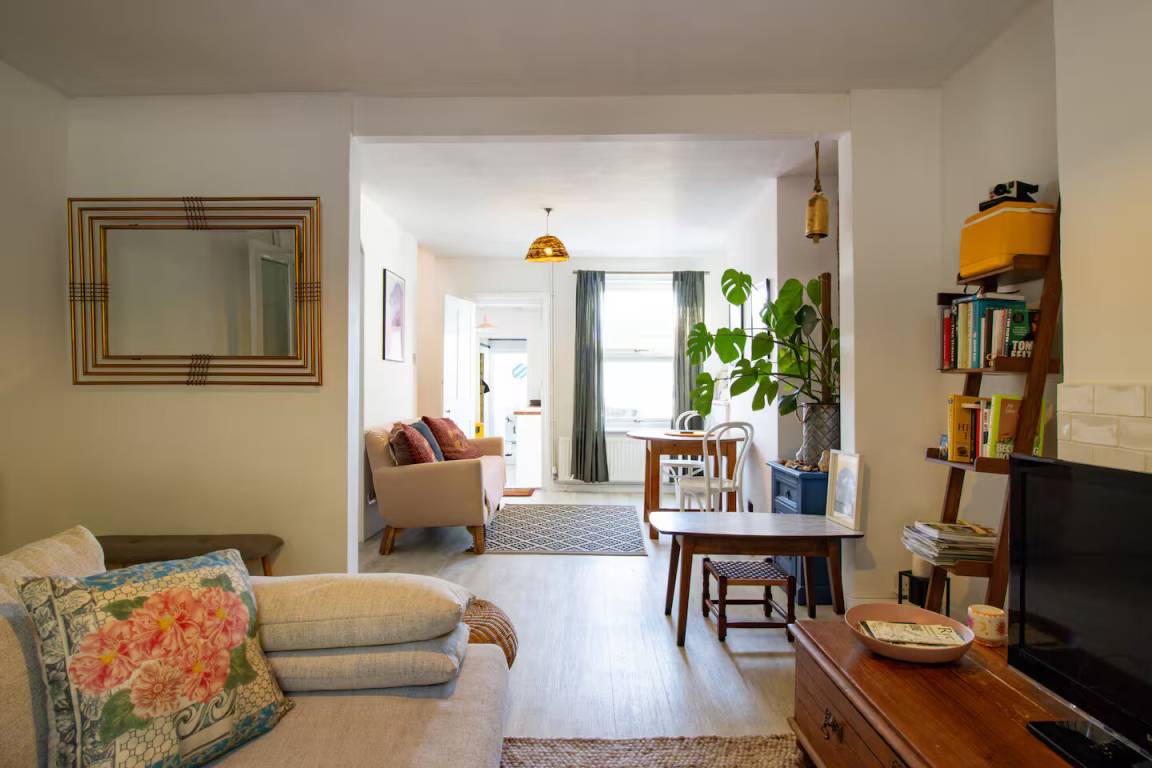 93 M² Talo ∙ 2 Makuuhuonetta ∙ 5 Vierasta - Winchelsea