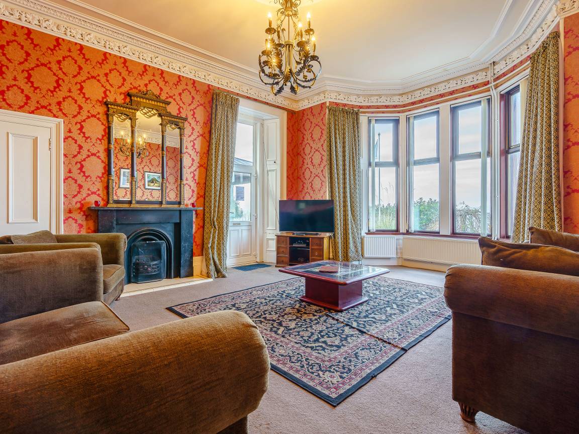 Cottage ∙ 9 Bedrooms ∙ 24 Guests - Largs