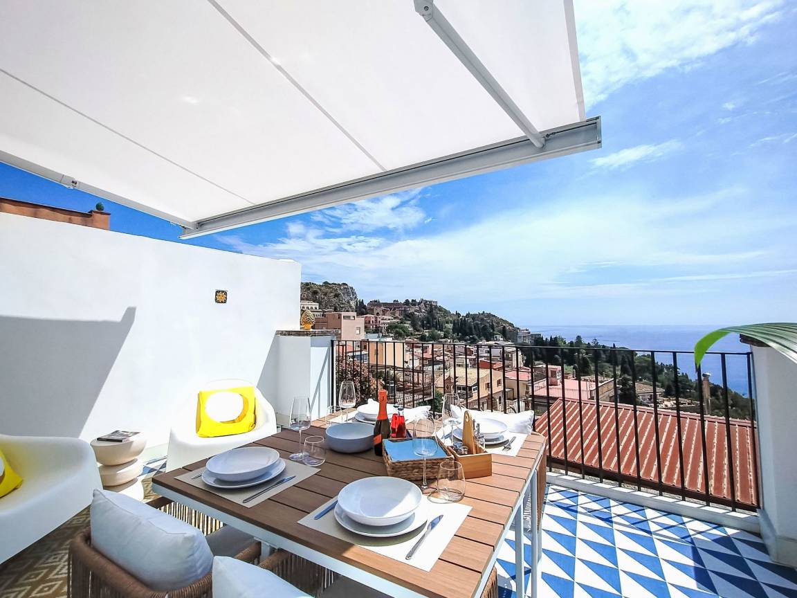 60 M² House ∙ 2 Bedrooms ∙ 4 Guests - Taormina