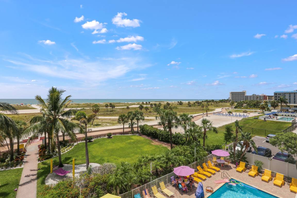 Condo ∙ 1 Bedroom ∙ 4 Guests - Treasure Island, FL