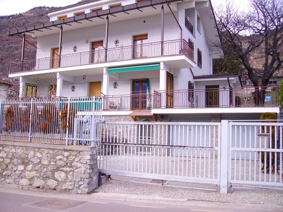 100 M² Apartment ∙ 2 Bedrooms ∙ 6 Guests - Aosta