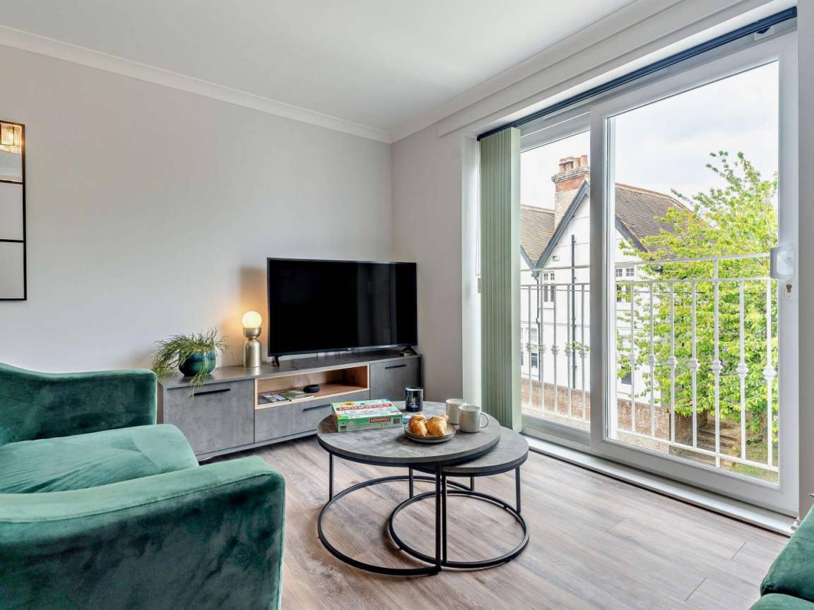 Apartment ∙ 2 Bedrooms ∙ 4 Guests - Lymington