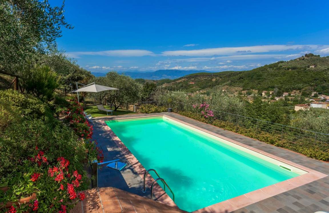 Villa ∙ 4 Bedrooms ∙ 8 Guests - Lucca