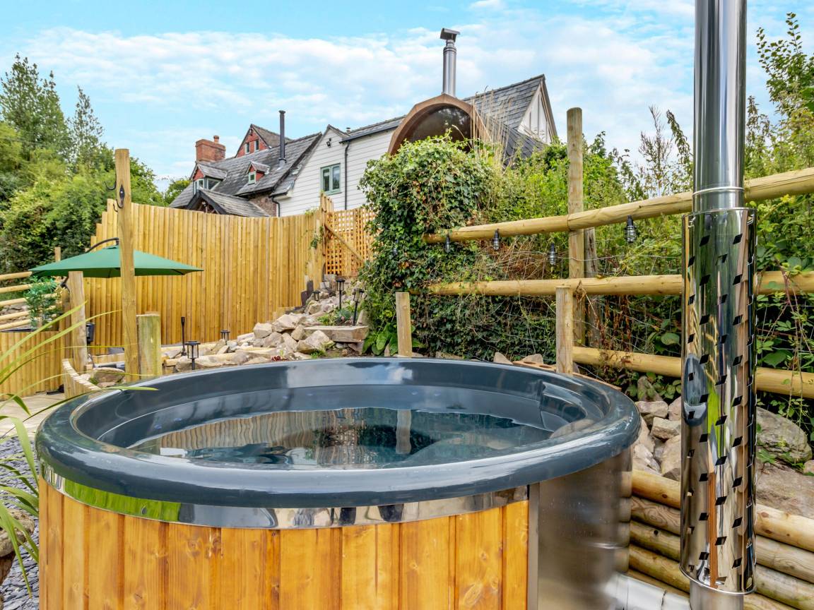 Cottage ∙ 3 Bedrooms ∙ 8 Guests - West Midlands