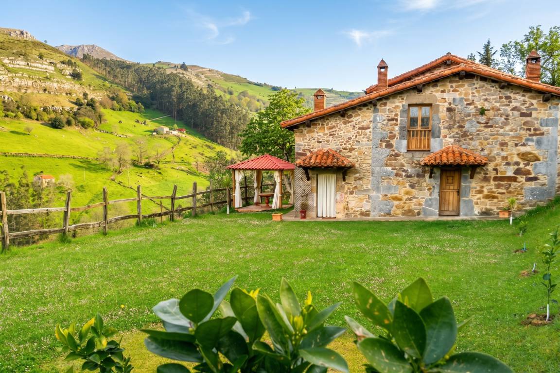 160 M² Maison De Vacances ∙ 6 Chambres ∙ 15 Personnes - Solares