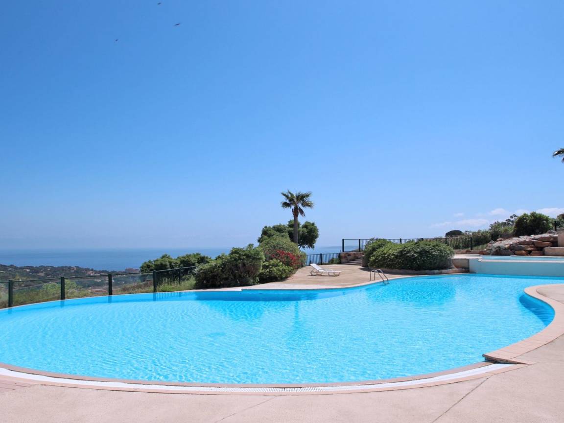 60 M² Huis ∙ 2 Slaapkamers ∙ 4 Gasten - Roquebrune-sur-Argens