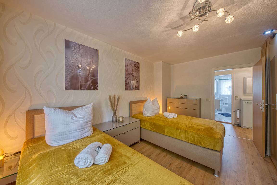 67 M² Ferienwohnung ∙ 2 Schlafzimmer ∙ 6 Gäste - Delitzsch