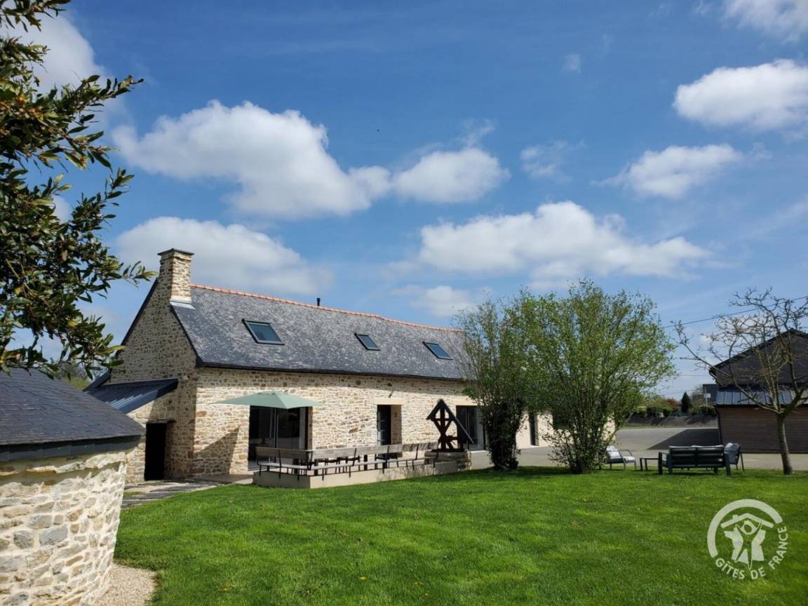 204 M² Gîte ∙ 3 Chambres ∙ 9 Personnes - Châteaubourg