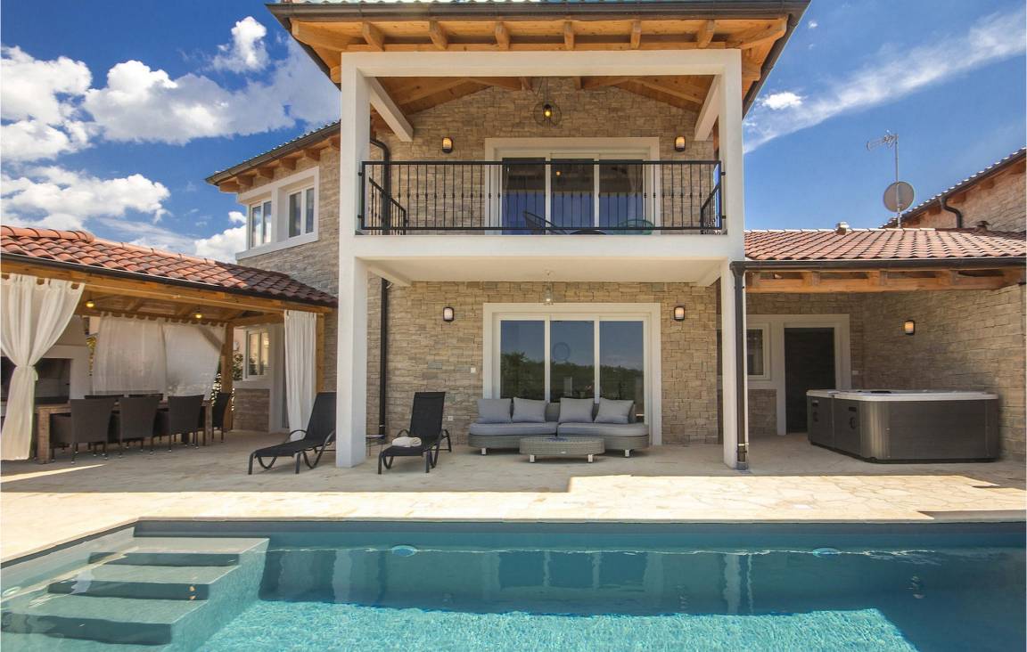 180 M² Maisonette ∙ 4 Bedrooms ∙ 8 Guests - Poreč