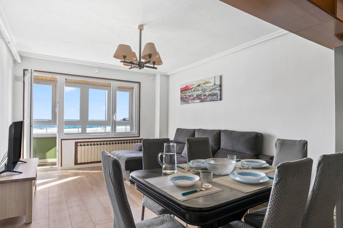 83 M² Apartamento ∙ 2 Habitaciones ∙ 4 Huéspedes - Gijón