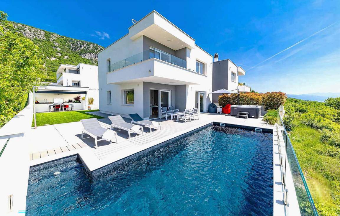 160 M² Duplex ∙ 3 Chambres ∙ 6 Personnes - Novi Vinodolski