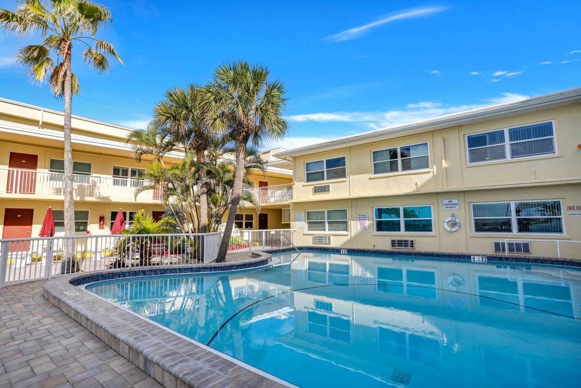 Condo ∙ 1 Bedroom ∙ 3 Guests - Redington Shores, FL