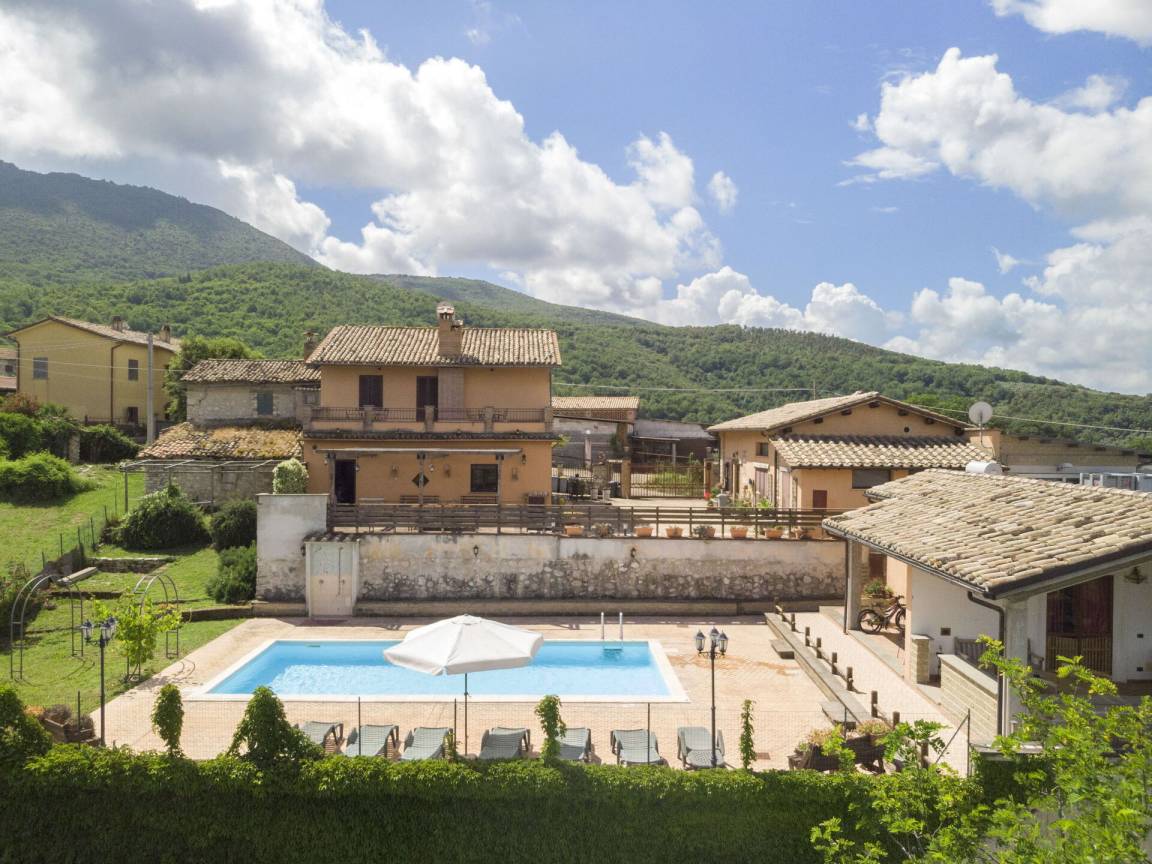200 M² Villa ∙ 3 Bedrooms ∙ 6 Guests - Lazio