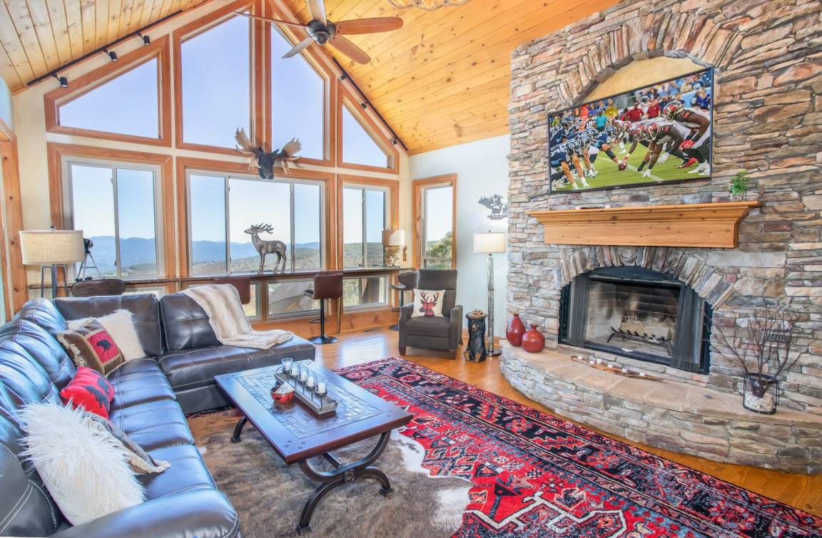 351 M² Cabin ∙ 6 Bedrooms ∙ 18 Guests - North Carolina