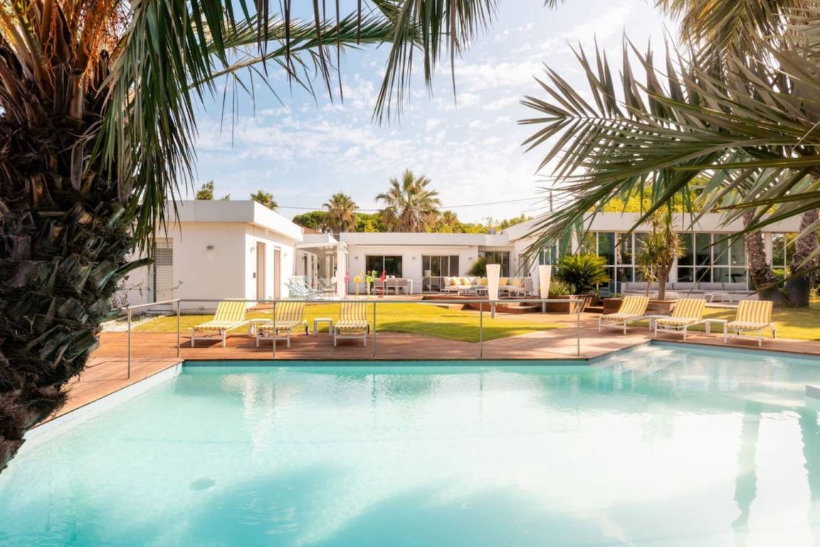 318 M² Villa ∙ 8 Chambres ∙ 16 Personnes - Agde