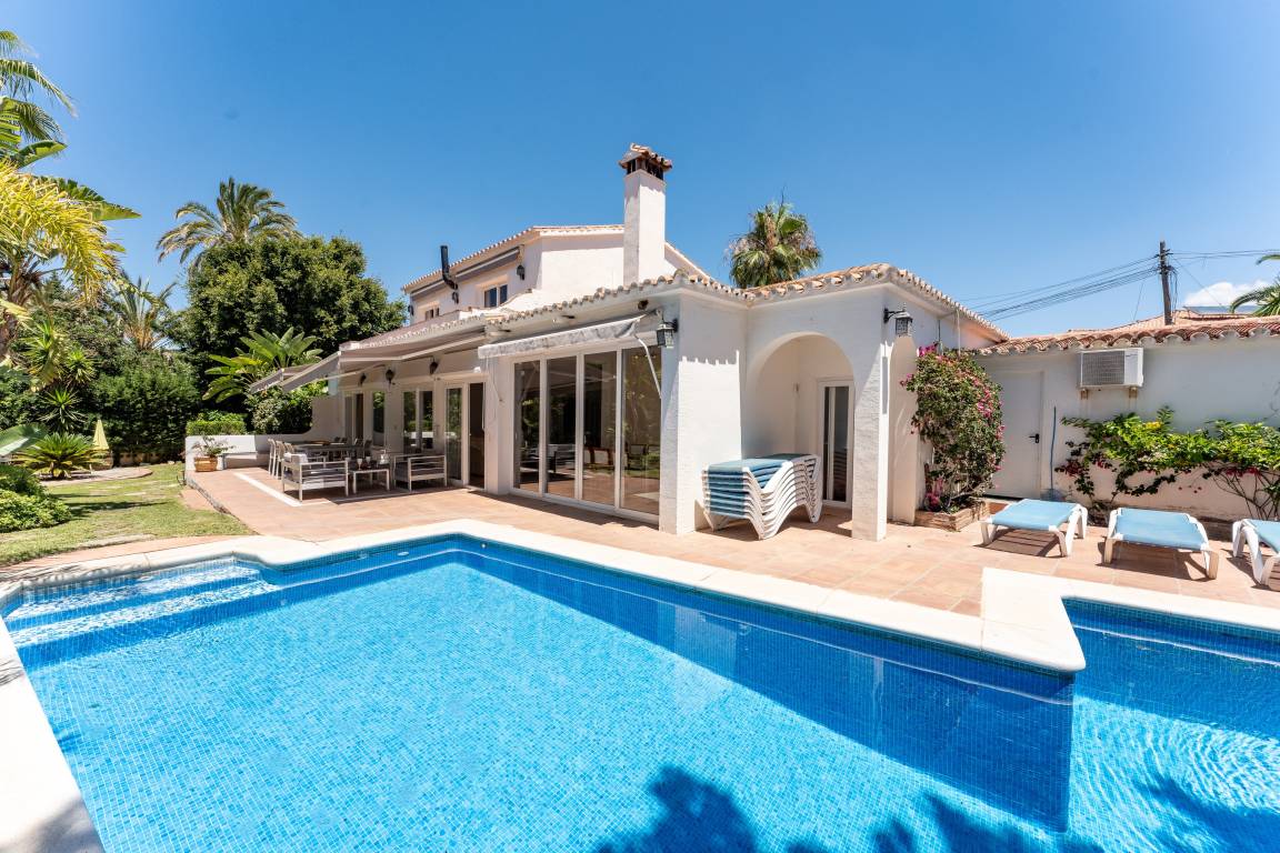 350 M² Villa ∙ 5 Bedrooms ∙ 11 Guests - Costa del Sol