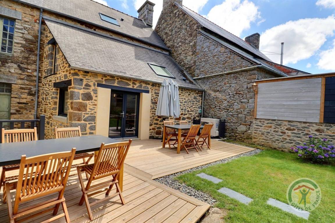 130 M² Gîte ∙ 3 Chambres ∙ 6 Personnes - Pontorson