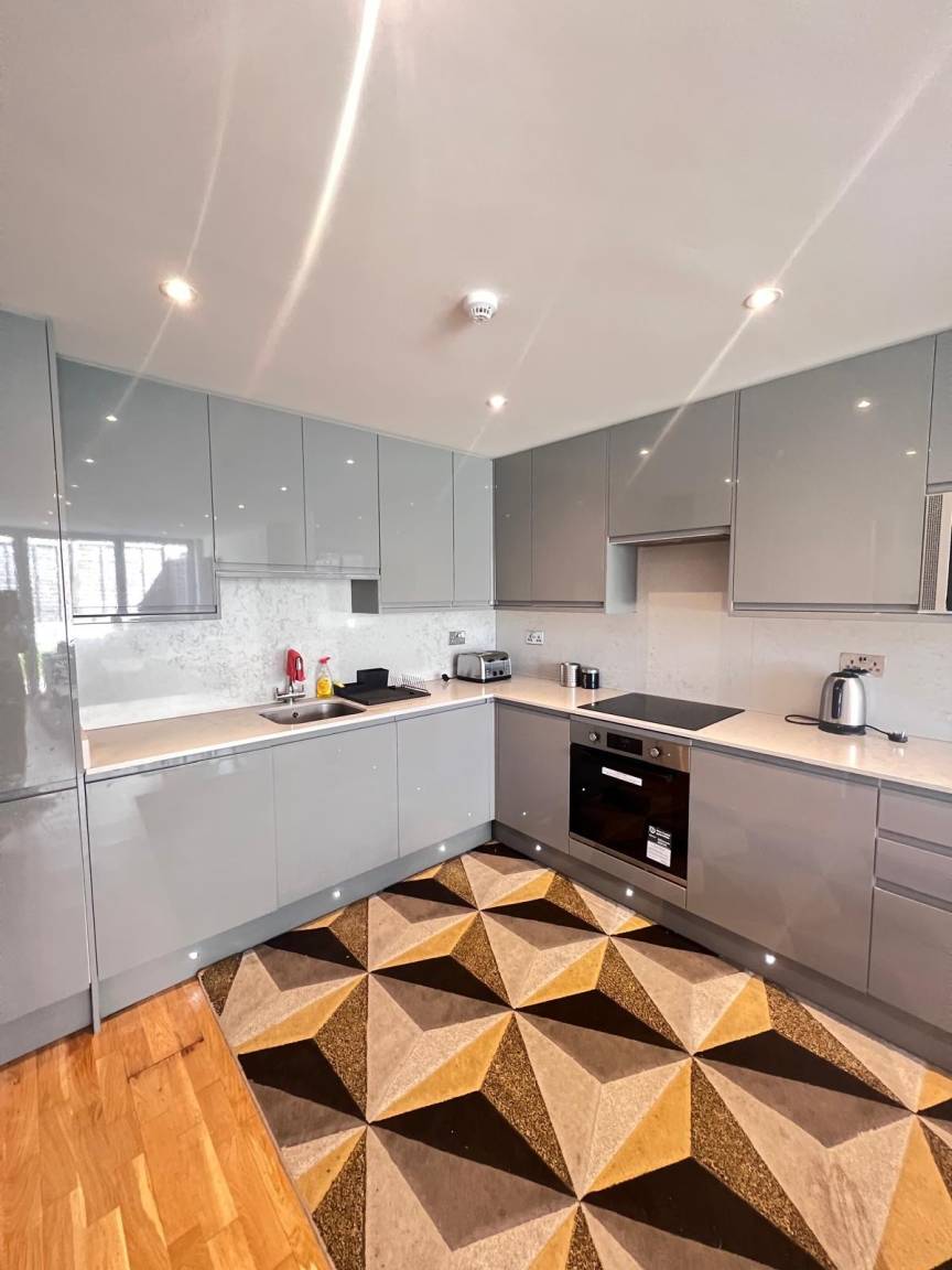 115 M² Apartment ∙ 3 Bedrooms ∙ 6 Guests - Cockfosters