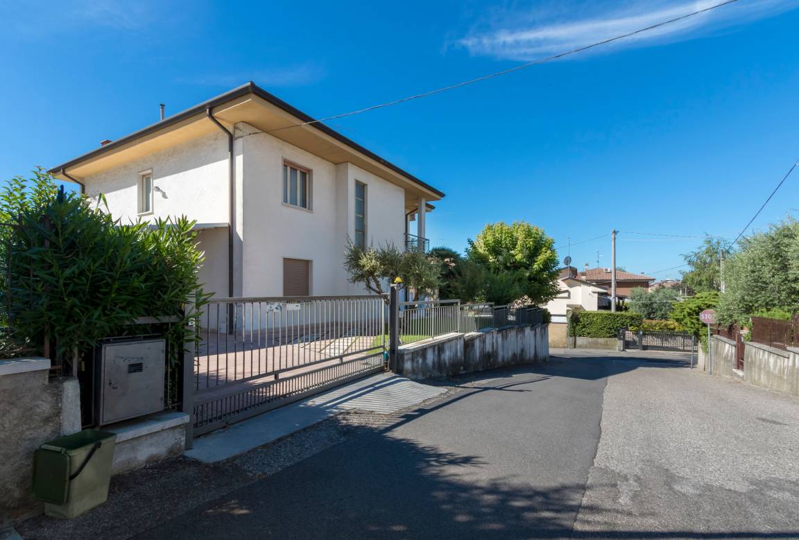 140 M² Apartamento ∙ 3 Quartos ∙ 8 Hóspedes - Bussolengo