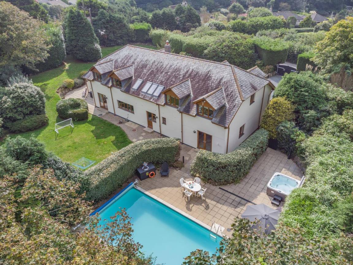 Cottage ∙ 7 Bedrooms ∙ 14 Guests - Porthleven