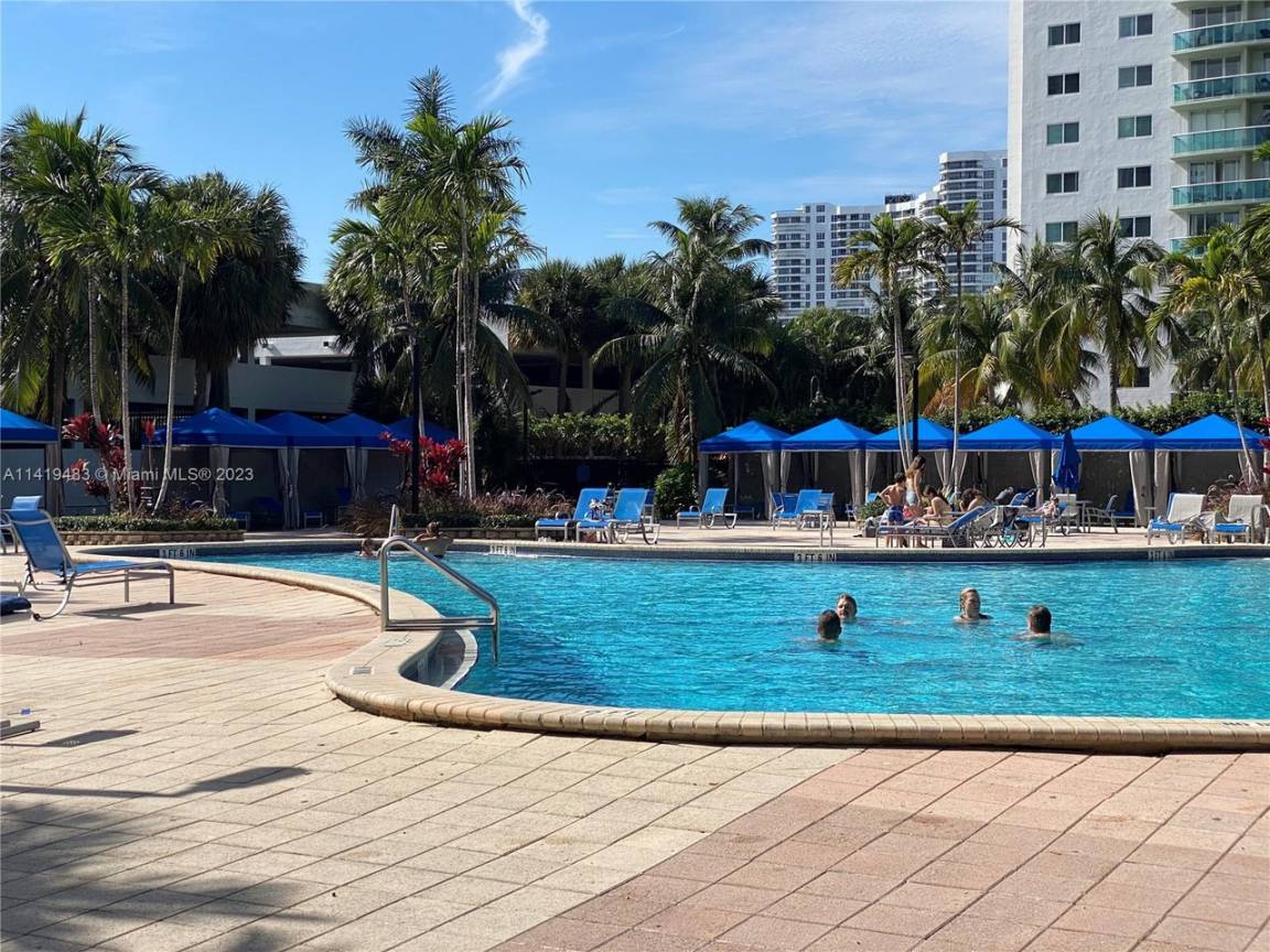 140 M² House ∙ 3 Bedrooms ∙ 10 Guests - Surfside, FL