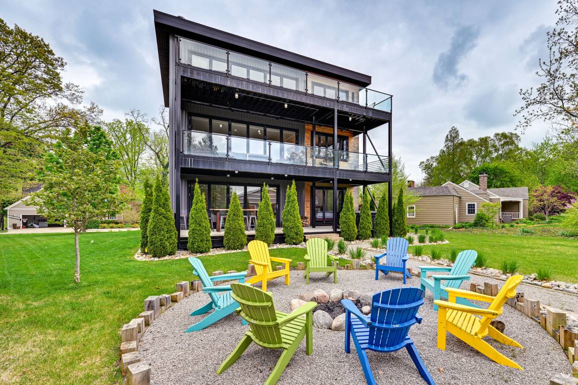 357 M² House ∙ 4 Bedrooms ∙ 8 Guests - Silver Beach, MI