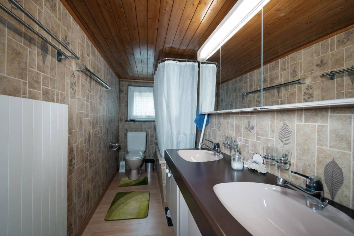 110 M² Ferienwohnung ∙ 4 Schlafzimmer ∙ 8 Gäste - Kanton Glarus
